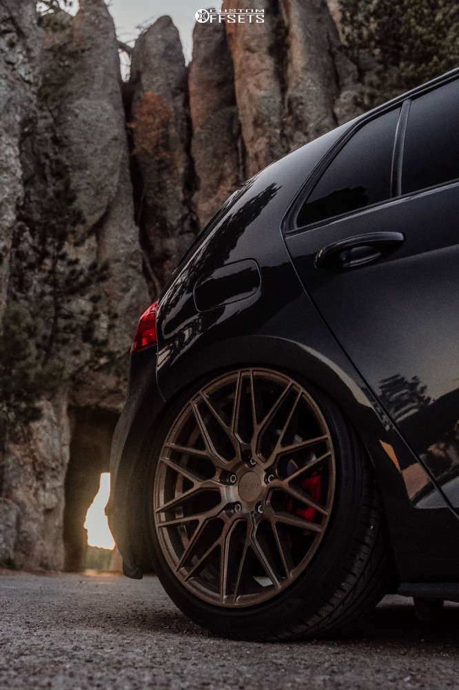 2017 Volkswagen GTI with 18x8.5 42 F1R F103 and 225/35R18 Pirelli ...