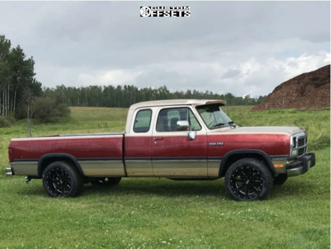 1992 Dodge D250 with 20x12 -44 Moto Metal Mo962 and 305/50R20 Nitto ...