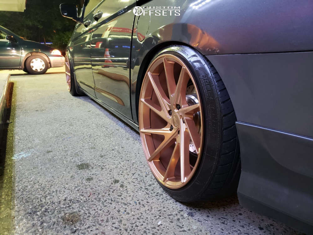 2005 Honda Odyssey with 20x10.5 35 Niche Invert and 245/40R20 Achilles ...