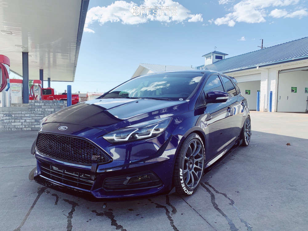 2017 Ford Focus with 18x8.5 38 Ambit Rt8 and 235/40R18 Michelin Pilot ...
