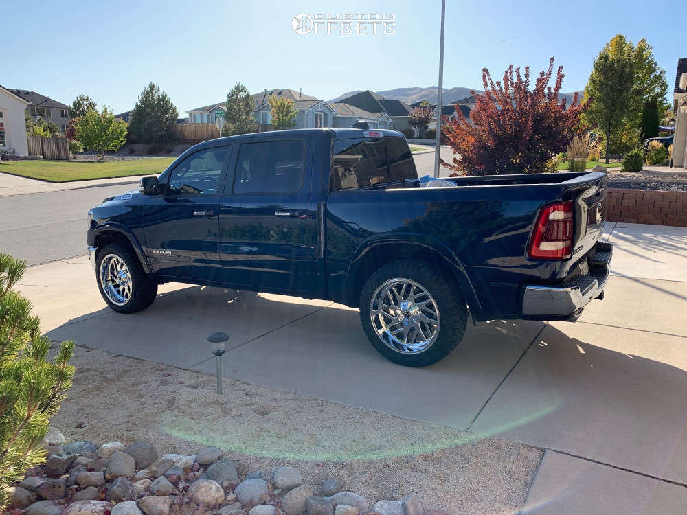 2019 Ram 1500 with 22x10 -18 Fuel Triton D609 and 305/55R22 Fuel ...