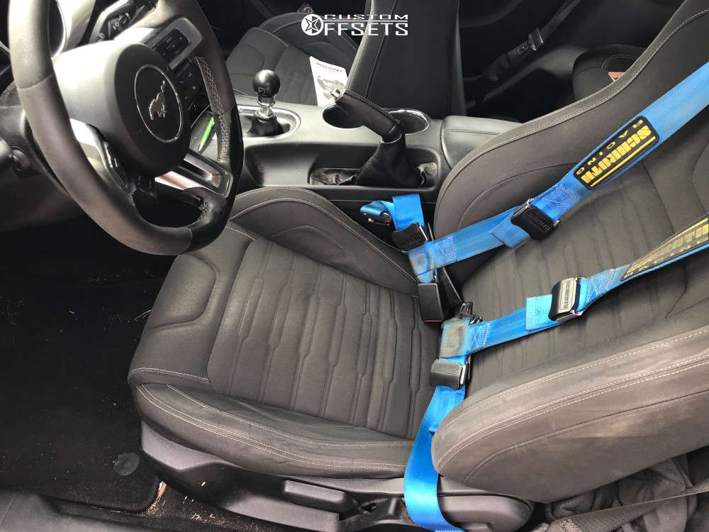 2017 Ford Mustang with 19x9.5 25 JNC JNC014 and 275/35R19 Achilles Atr ...