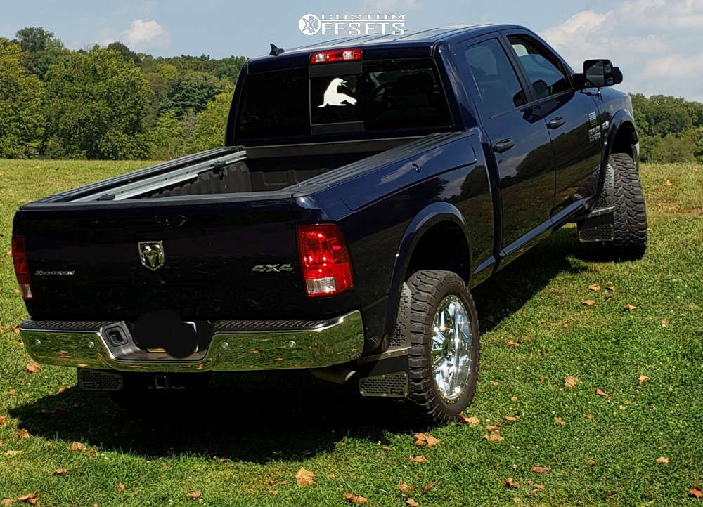 2016 Ram 1500 with 22x12 -44 Moto Metal Mo986 and 35/12.5R22 Ginell ...