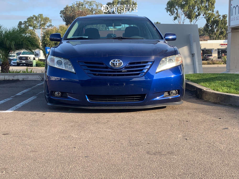2009 Toyota Camry with 18x9.5 30 Aodhan DS06 and 225/35R18 Federal ...
