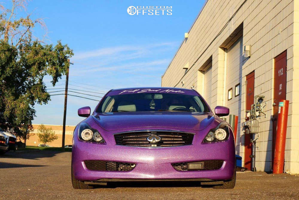 2009 INFINITI G37 with 19x8.5 35 Vertini Magic and 245/35R19 Nitto Neo ...