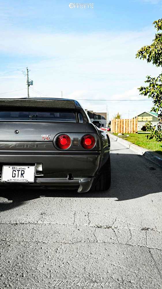 1992 Nissan Skyline R32 with 19x11 -50 Work Meister S1 3P and 295/30R19 ...