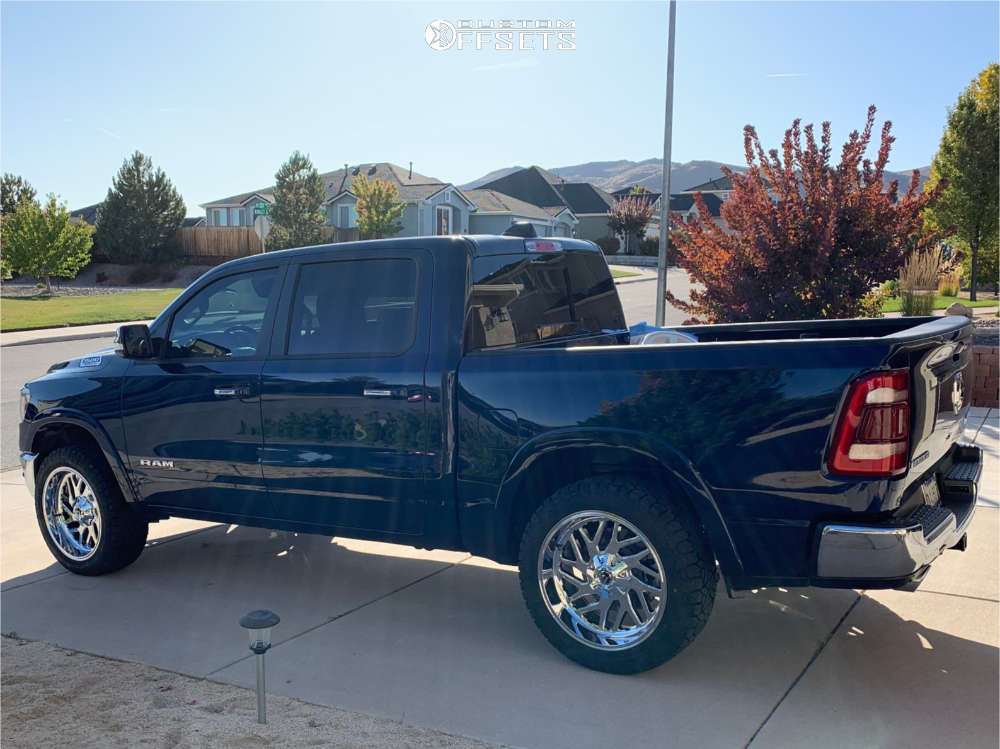 2019 Ram 1500 with 22x10 -18 Fuel Triton D609 and 305/45R22 Fuel ...