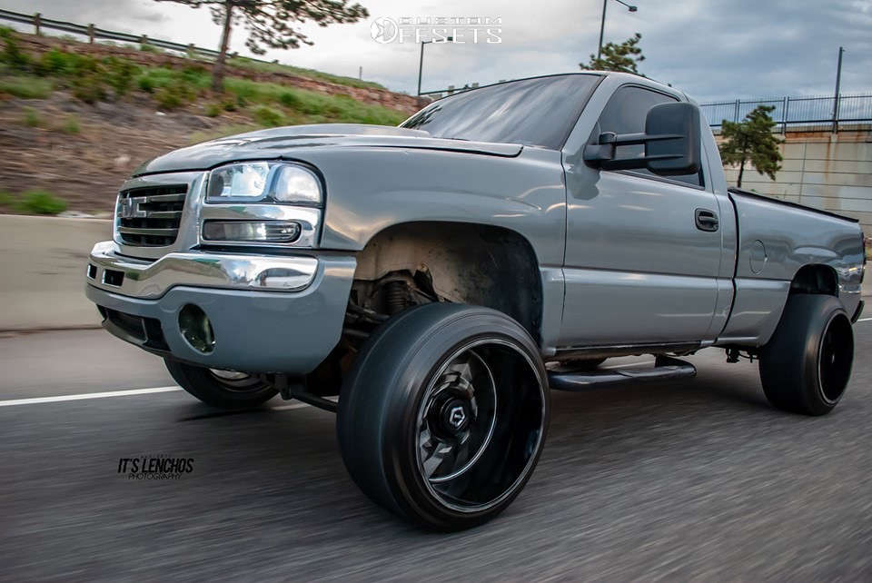 2003 GMC Sierra 1500 with 22x14 -76 TIS 544BM and 305/40R22 Nitto ...