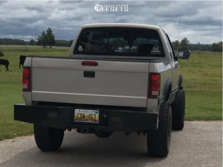 1996 Dodge Dakota with 16x8 -12 Pro Comp Series 89 and 31/10.5R16 ...