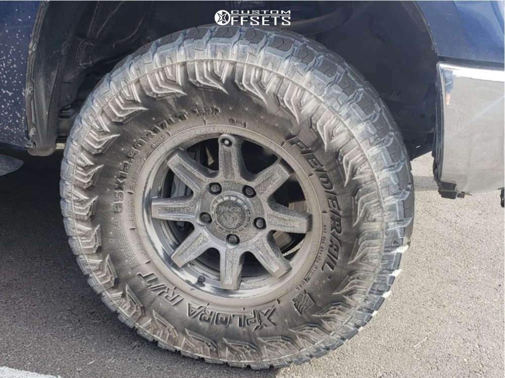 2015 Toyota Tundra with 17x8.5 15 ALPHAequipt Command and 35/12.5R17 ...