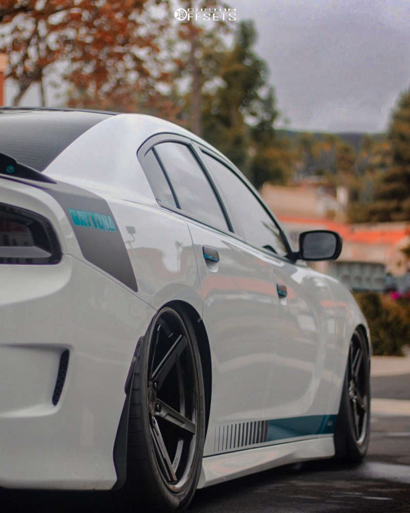 2017 Dodge Charger with 20x9 15 Vertini RF 1.7 and 275/40R20 Atturo ...