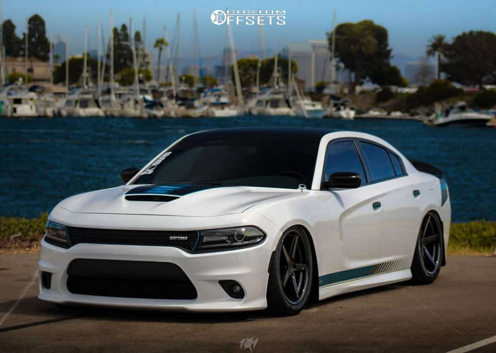 2017 Dodge Charger with 20x9 15 Vertini RF 1.7 and 275/40R20 Atturo ...