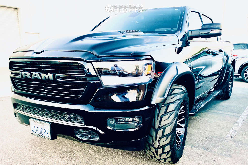 2019 Ram 1500 with 20x10 -25 Dropstars 654mb and 35/12.5R20 Federal ...