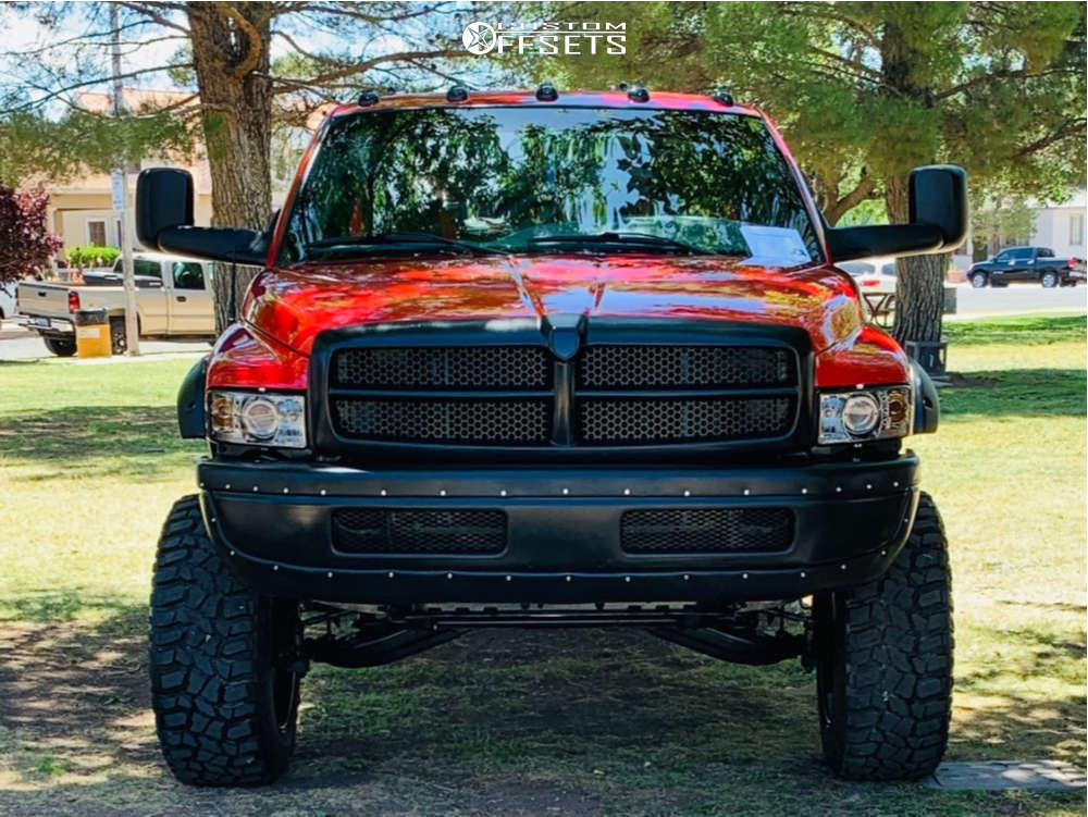 2001 Dodge Ram 1500 with 20x12 -44 Moto Metal Mo962 and 35/12.5R20 ...