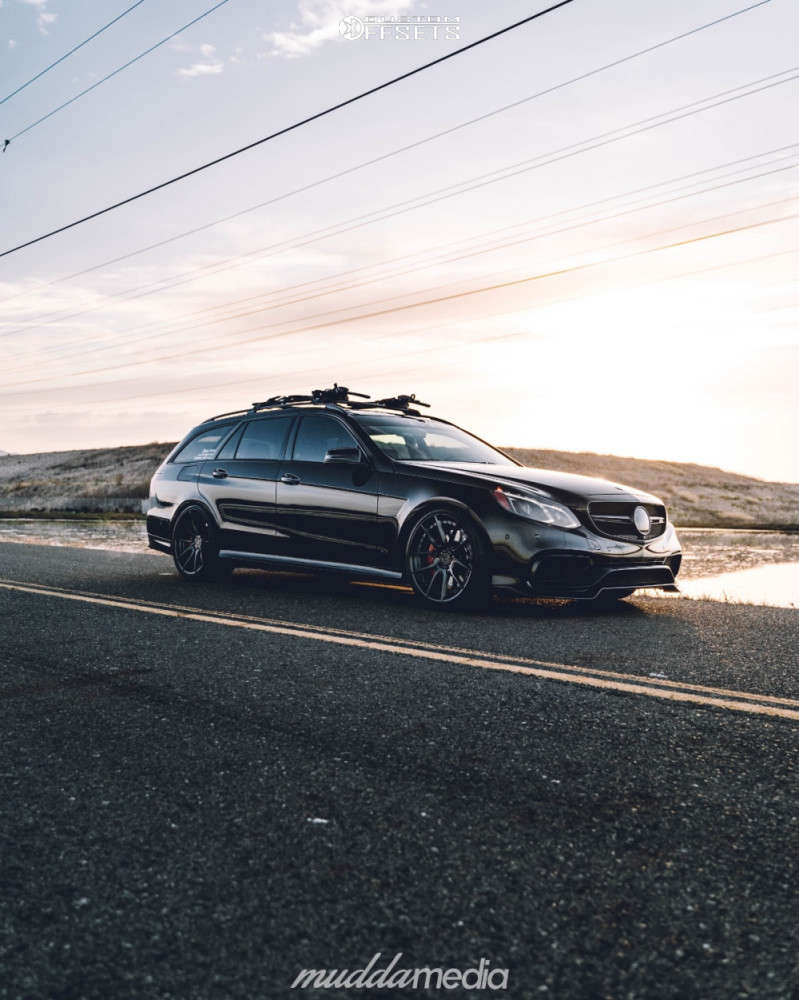 2014 Mercedes-Benz E63 AMG S with 20x9.5 35 BC Forged Hca162s and 245 ...