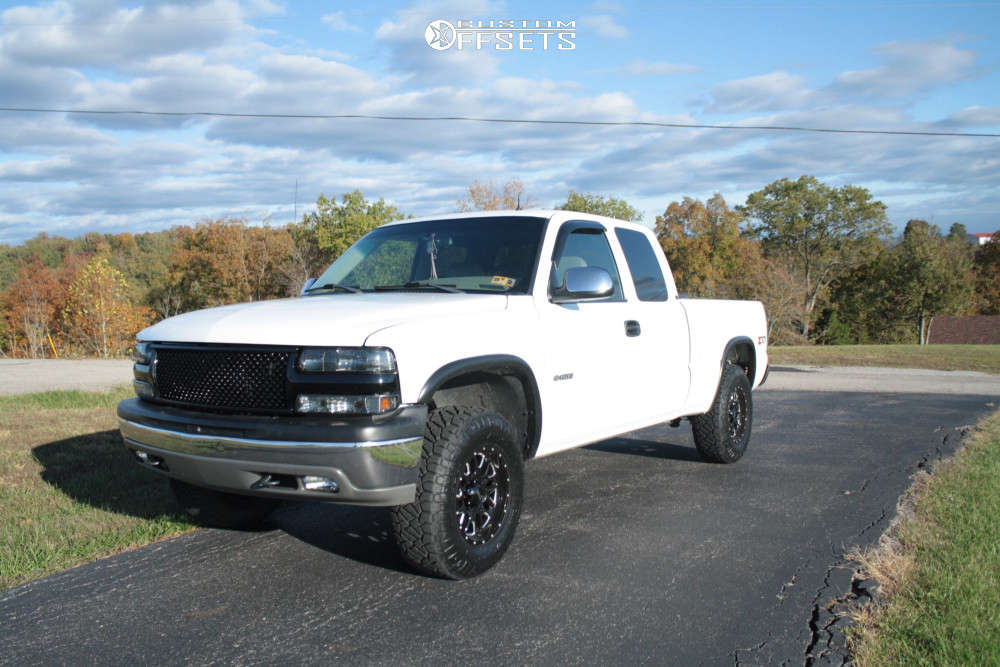 2001 Chevrolet Silverado 1500 with 17x9 18 Ultra Hunter and 255/80R17 ...