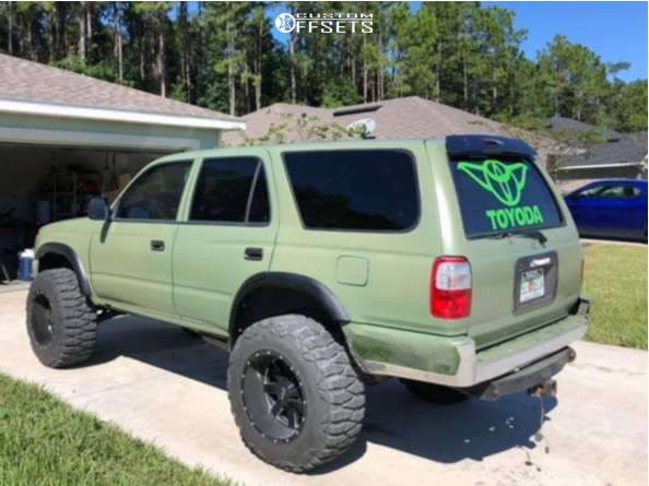 1997 Toyota 4Runner with 18x12 -44 Moto Metal Mo962 and 33/12.5R18 ...