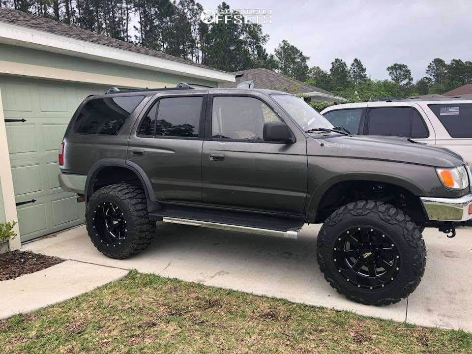 1997 Toyota 4Runner with 18x12 -44 Moto Metal Mo962 and 33/12.5R18 ...