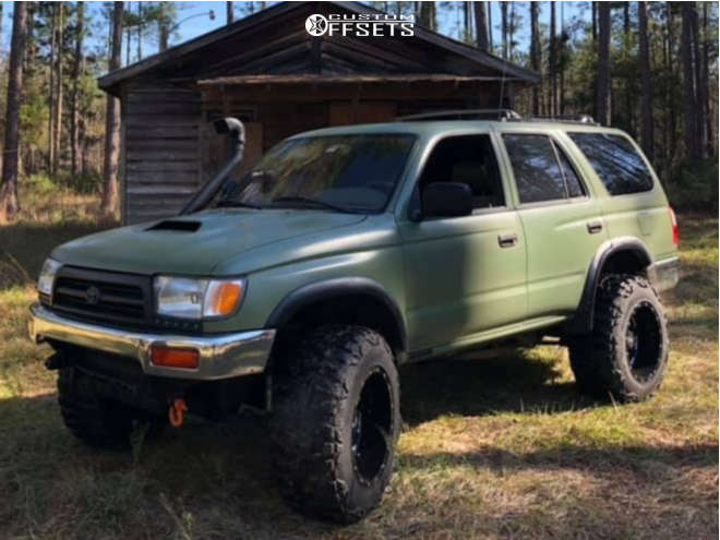 1997 Toyota 4Runner with 18x12 -44 Moto Metal Mo962 and 33/12.5R18 ...