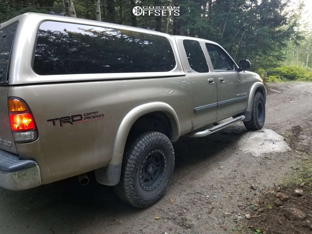 2004 Toyota Tundra with 16x8 Pro Comp Series 29 and 265/75R16 Falken ...