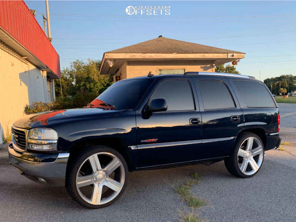 2006 GMC Yukon with 26x10 31 OE Performance 147 and 305/30R26 Lexani Lx ...