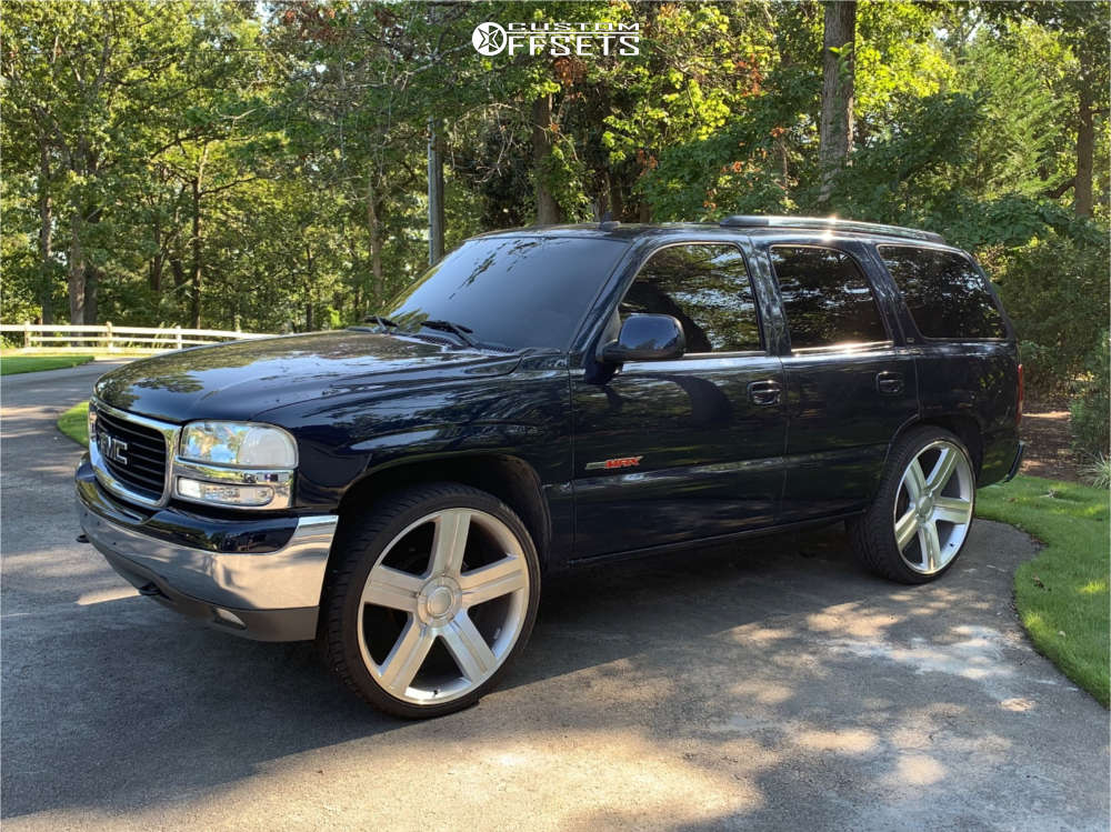 2006 GMC Yukon with 26x10 31 OE Performance 147 and 305/30R26 Lexani Lx ...
