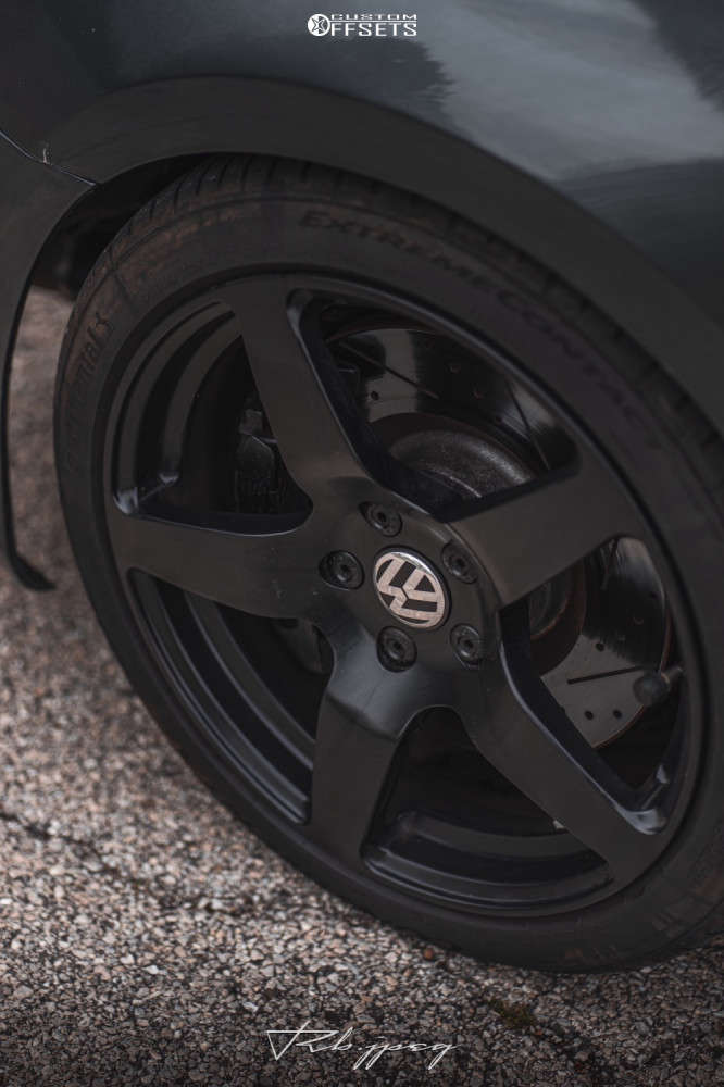 2012 Volkswagen Golf R with 17x8 35 Neuspeed RSe52 and 225/40R17 ...