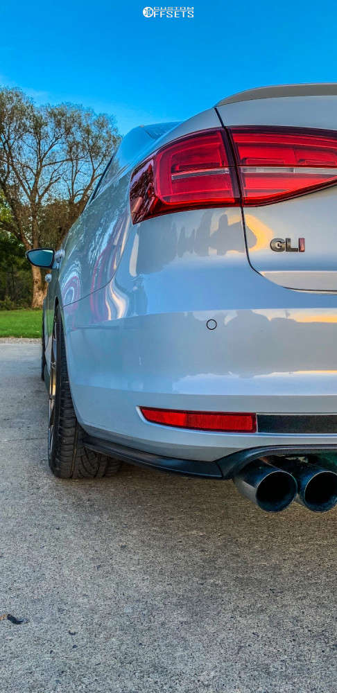 2017 Volkswagen Jetta with 18x8.5 43 Konig Ampliform and 225/40R18 ...