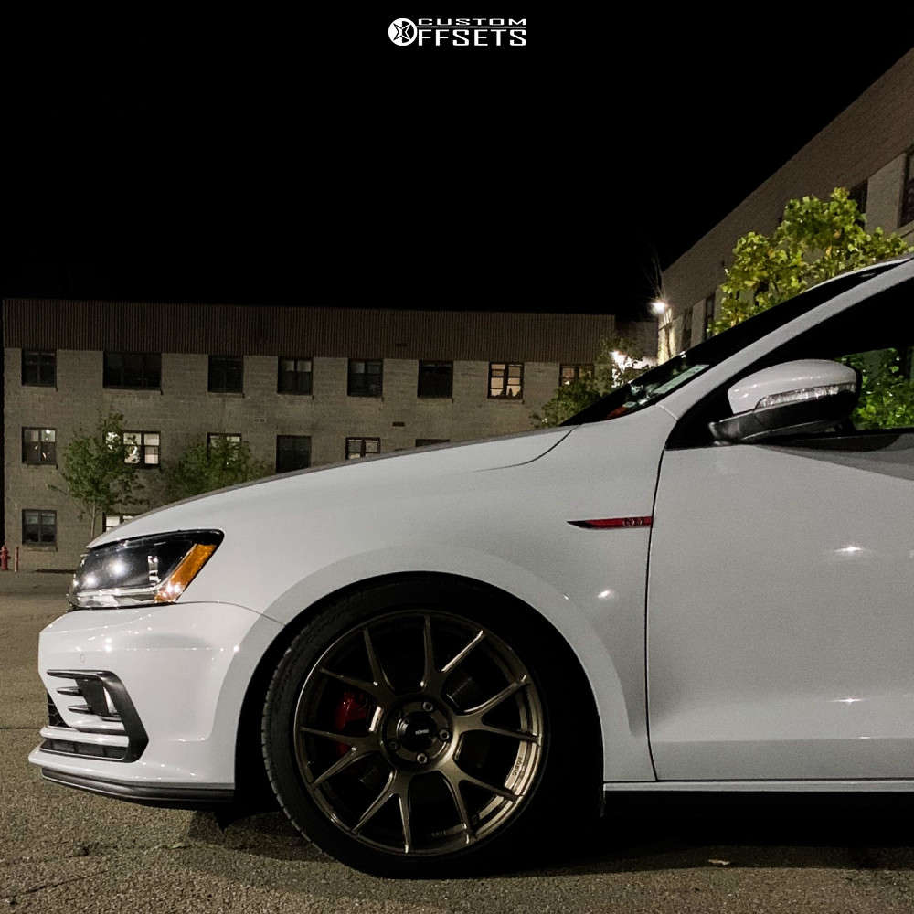 2017 Volkswagen Jetta with 18x8.5 43 Konig Ampliform and 225/40R18 ...