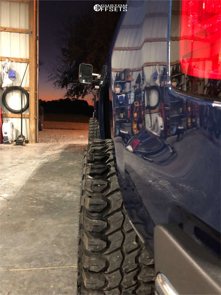 2016 Chevrolet Silverado 2500 HD with 22x12 -44 Hostile Sprocket and 33/12.5R22 Gladiator Xcomp ...