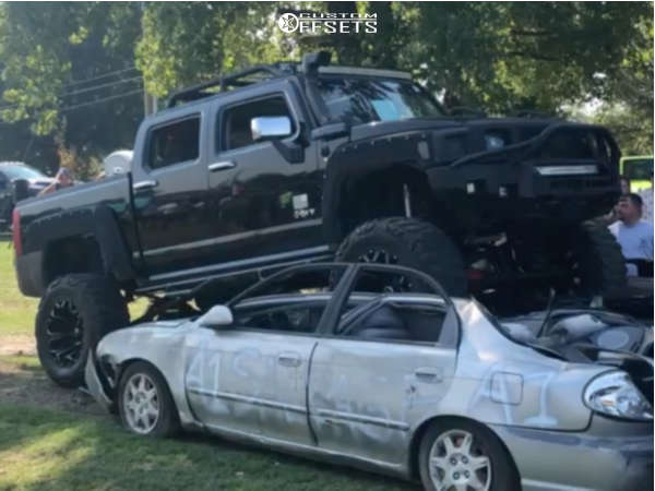 2009 HUMMER H3T with 20x12 -43 Fuel Assault and 37/13.5R20 Nitto Mud ...