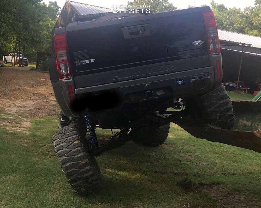 2009 HUMMER H3T with 20x12 -43 Fuel Assault and 37/13.5R20 Nitto Mud ...