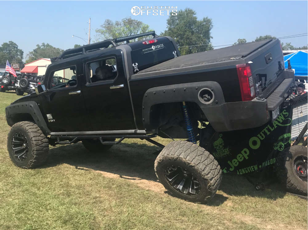 2009 HUMMER H3T with 20x12 -43 Fuel Assault and 37/13.5R20 Nitto Mud ...