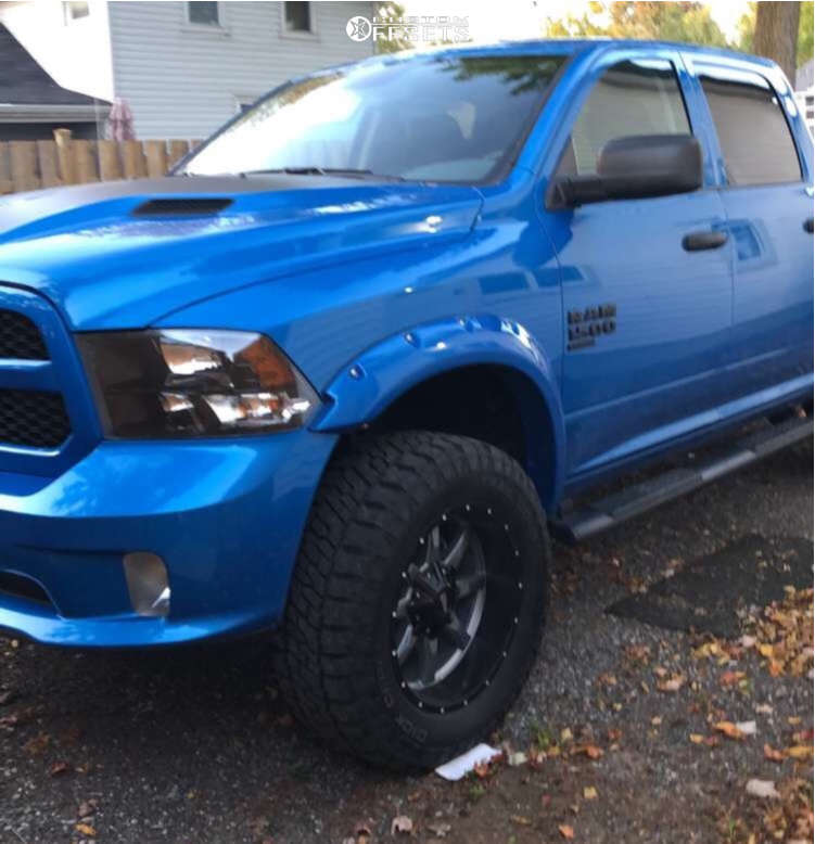 2019 Ram 1500 Classic with 20x12 -44 Moto Metal MO970 and 35/12.5R20 ...