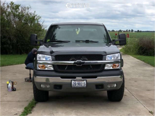 2005 Chevrolet Silverado 1500 with 18x10 -24 Moto Metal Mo970 and 285 ...