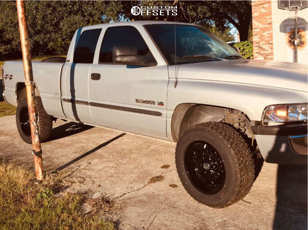 2000 Dodge Ram 1500 with 18x9 -12 Panther Offroad 580 and 33/12.5R18 ...