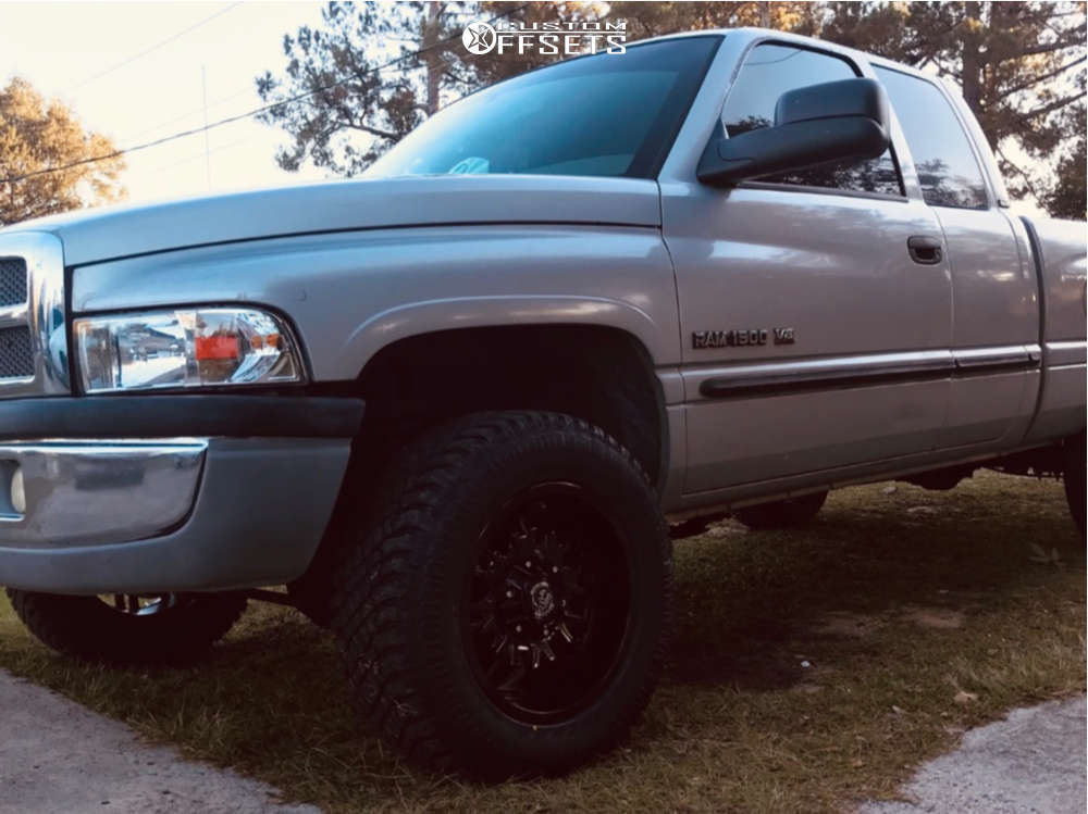 2000 Dodge Ram 1500 with 18x9 -12 Panther Offroad 580 and 33/12.5R18 ...