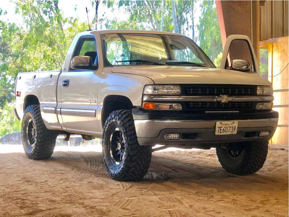 1999 Chevrolet Silverado 1500 with 16x9 -12 Moto Metal Mo951 and 33/12 ...