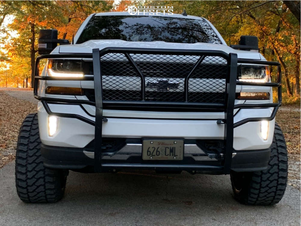 2018 Chevrolet Silverado 1500 with 22x14 -76 TIS 544BM and 33/14.5R22 Fury Offroad Country ...