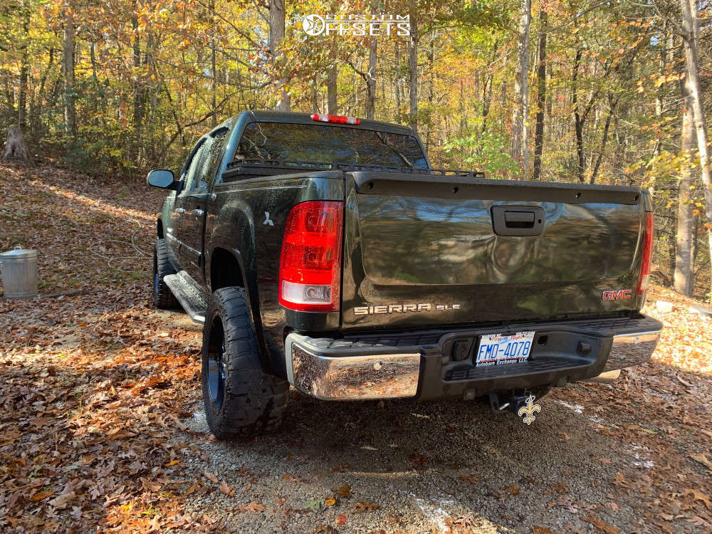 2013 GMC Sierra 1500 with 20x10 -19 Fuel Moab and 33/12.5R20 Federal ...