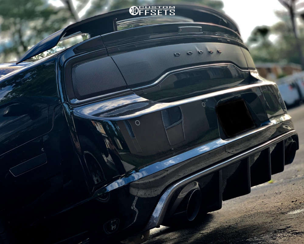 2013 Dodge Charger with 22x9.5 15 Ferrada FR2 and 265/30R22 Lionhart Lh ...