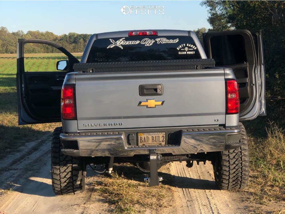 2016 Chevrolet Silverado 1500 with 22x12 -44 TIS 544BM and 33/14.5R22 Fury Offroad Country ...