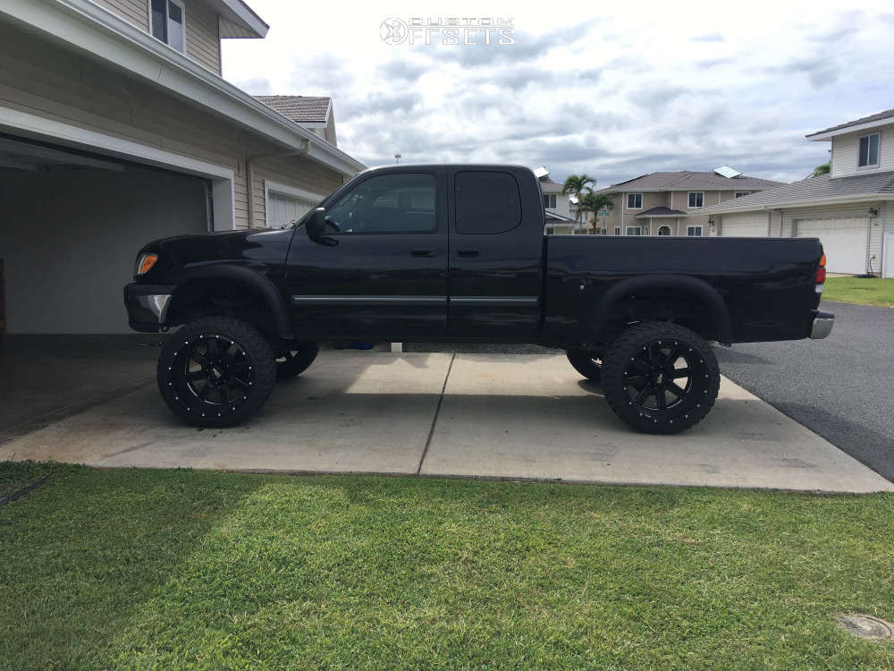 2002 Toyota Tundra with 22x14 -76 Moto Metal Mo962 and 33/12.5R22 ...