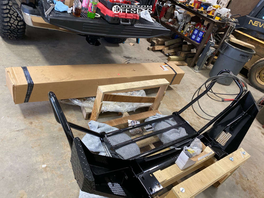 2019 Ford F-150 with 20x12 -44 Motiv Offroad Magnus and 35/12.5R20 ...