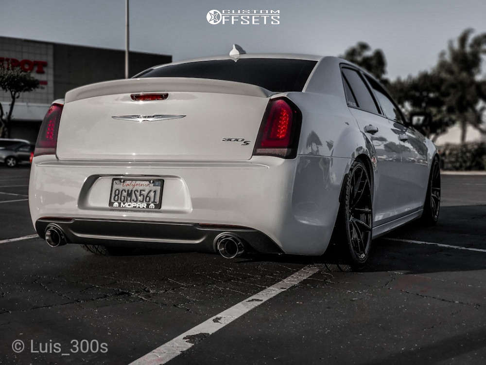 2018 Chrysler 300 Tire Size