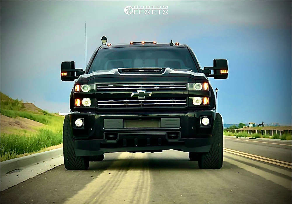 2018 Chevrolet Silverado 2500 HD with 22x12 -44 Fuel Cleaver D240 and ...
