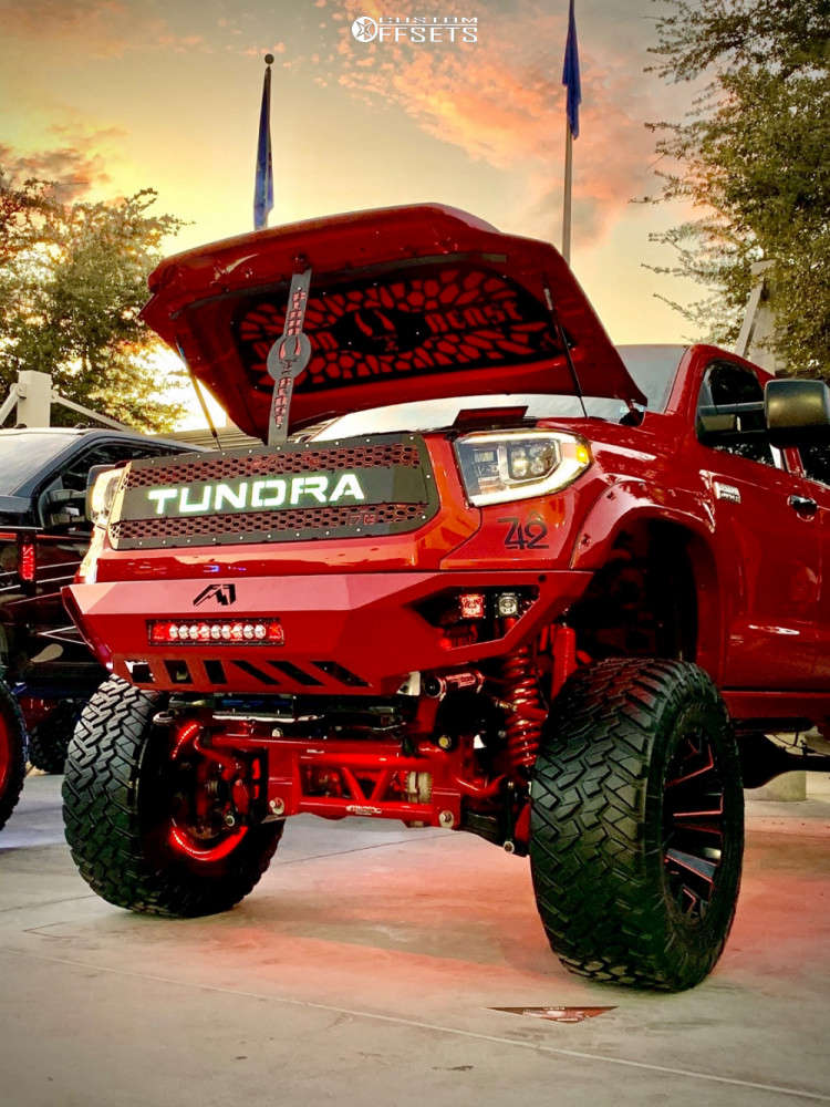 2016 Toyota Tundra with 22x12 -44 Fuel Assault and 40/15.5R22 Nitto ...