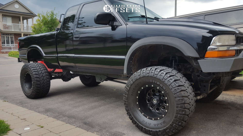2001 Chevrolet S10 with 15x10 -43 Fuel Revolver and 33/15.5R15 Mickey ...