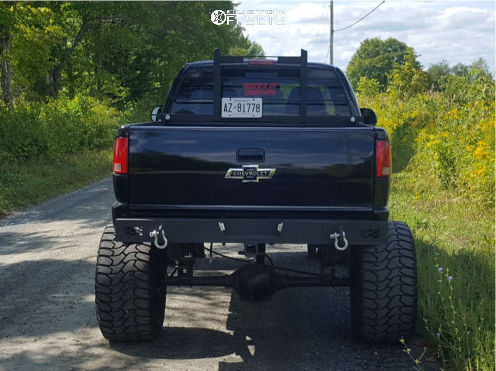 2001 Chevrolet S10 with 15x10 -43 Fuel Revolver and 33/15.5R15 Mickey ...