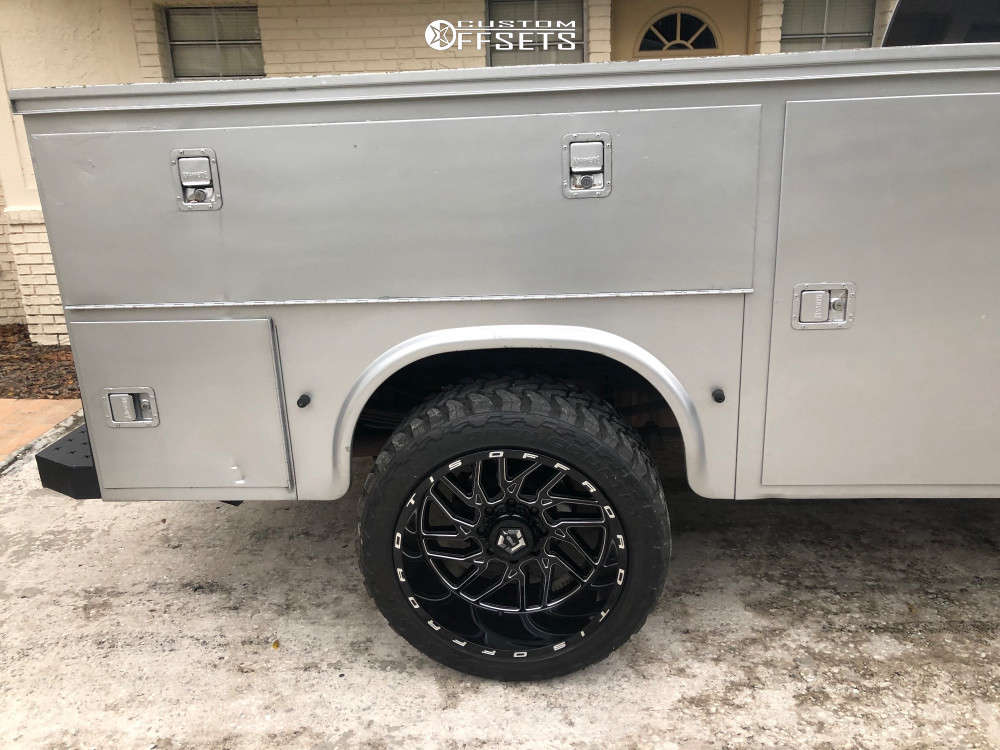 2002 Ford F-250 Super Duty with 22x12 -44 TIS 544BM and 33/12.5R22 Toyo ...